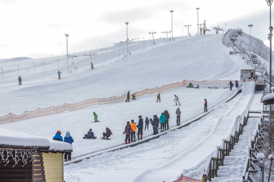 Slēpošanas kalna nogāze joprojām darbojas, nav pieejama distanču ...